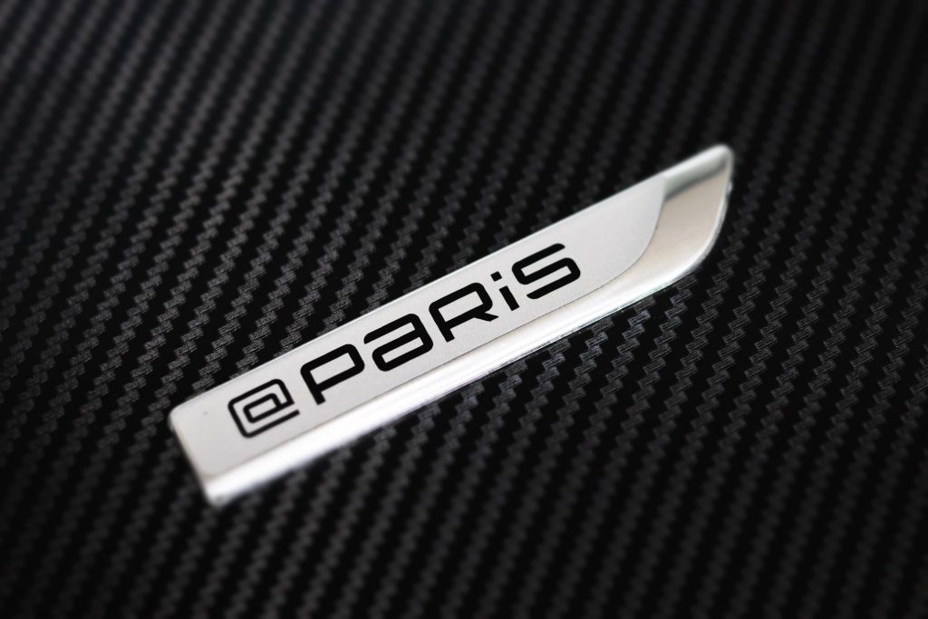 Logos o emblemas en aluminio con resina de poliuretano | Blabels
